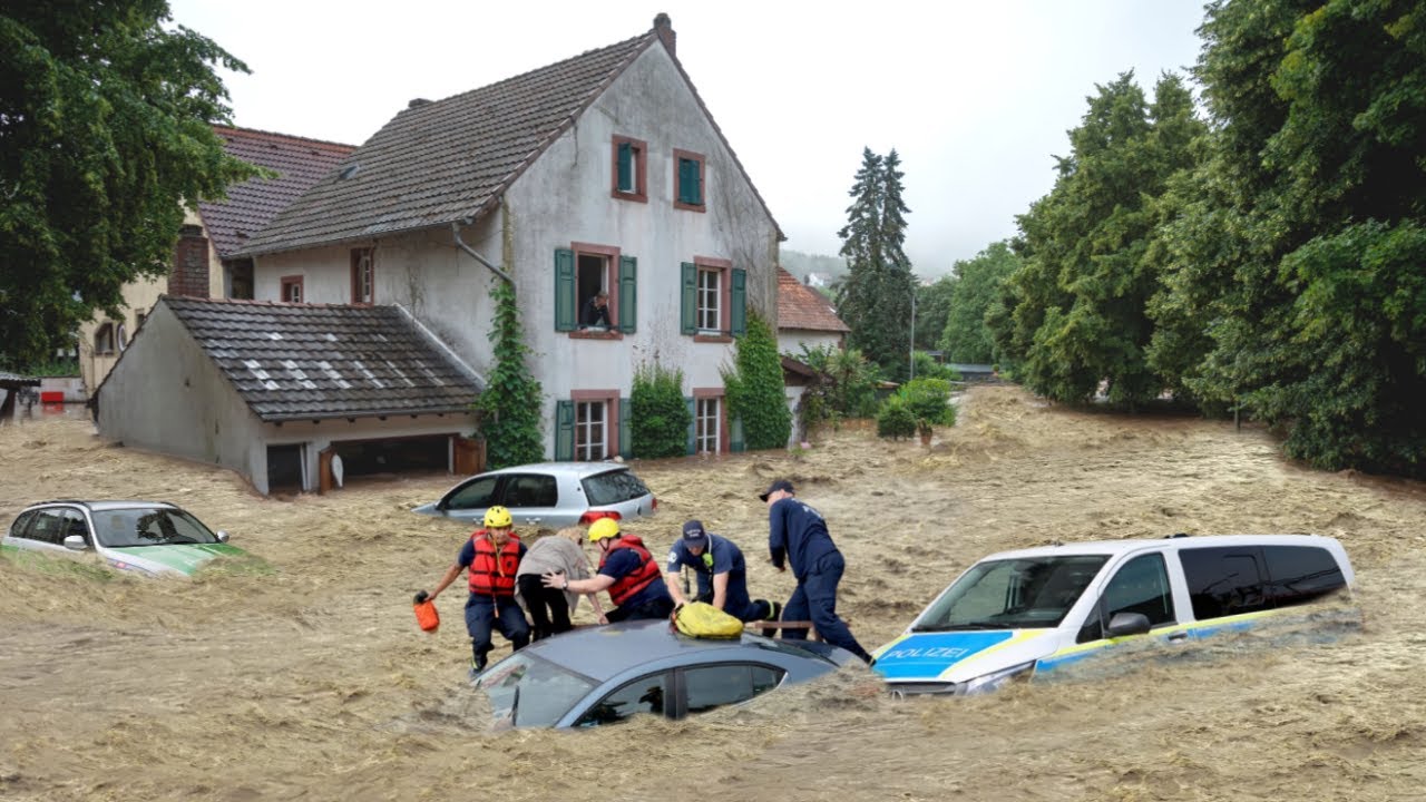 Chaos in Germany Today! Flash flood suddenly washed away cars and ...