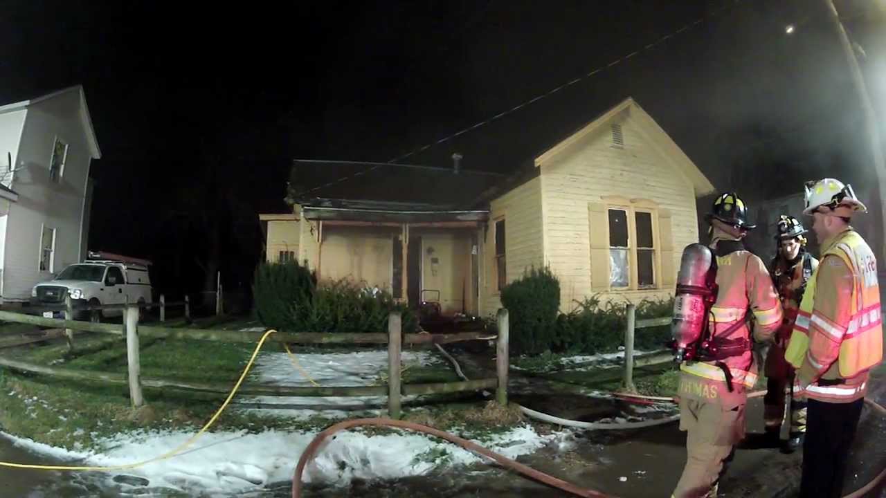 1-16-2012 Newark,Ohio Fire Dept Working house fire 004.MP4 - YouTube