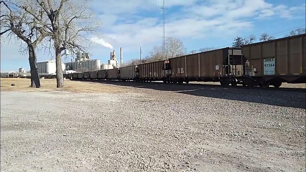 BNSF 8402 West in Louisville NE 2/12/22 - YouTube