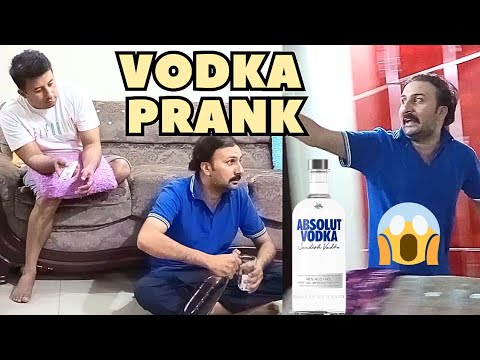 Soda Water Prank on Brother 😂 || Prank Video 😃😂😃 - YouTube