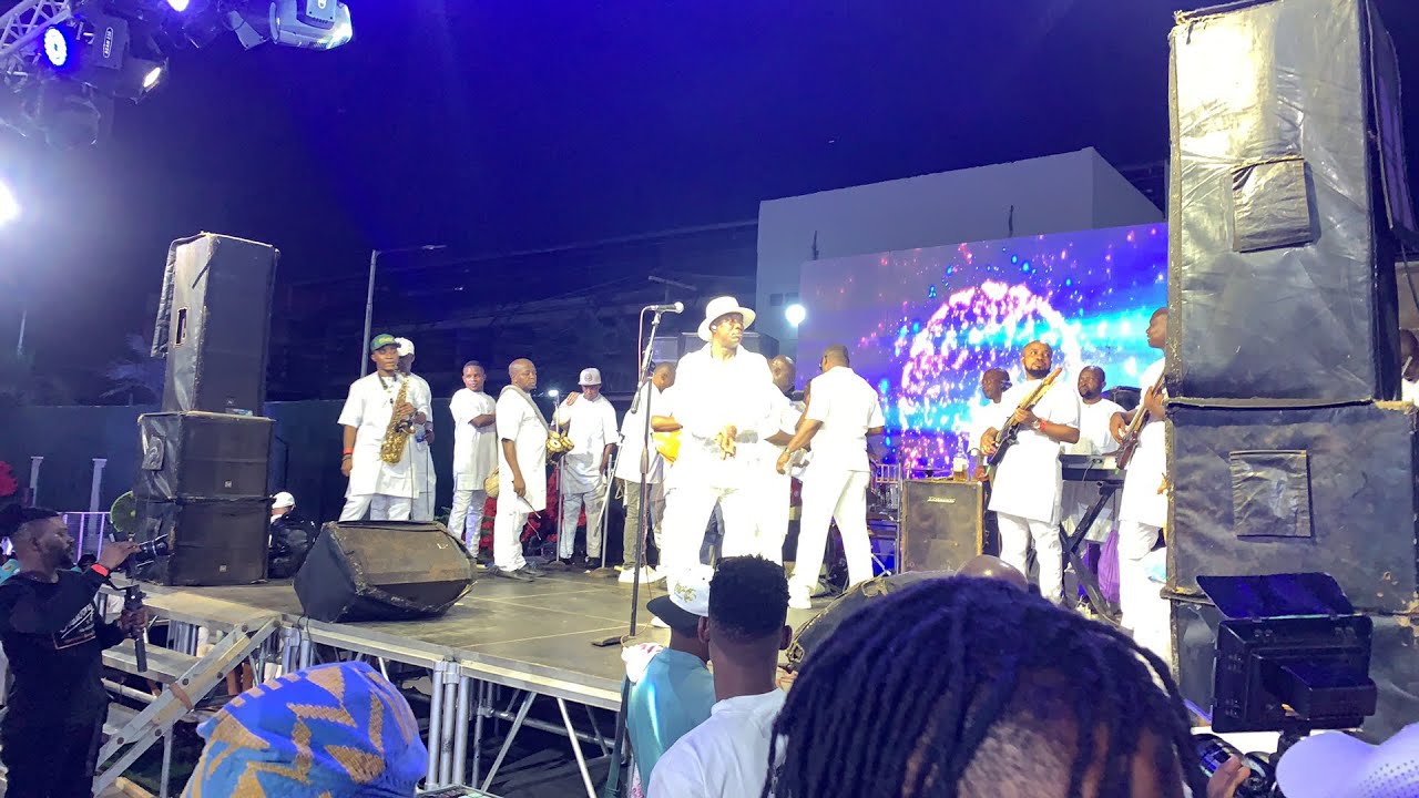 WASIU AYINDE ON STAGE AT ALL WHITE PARTY - YouTube