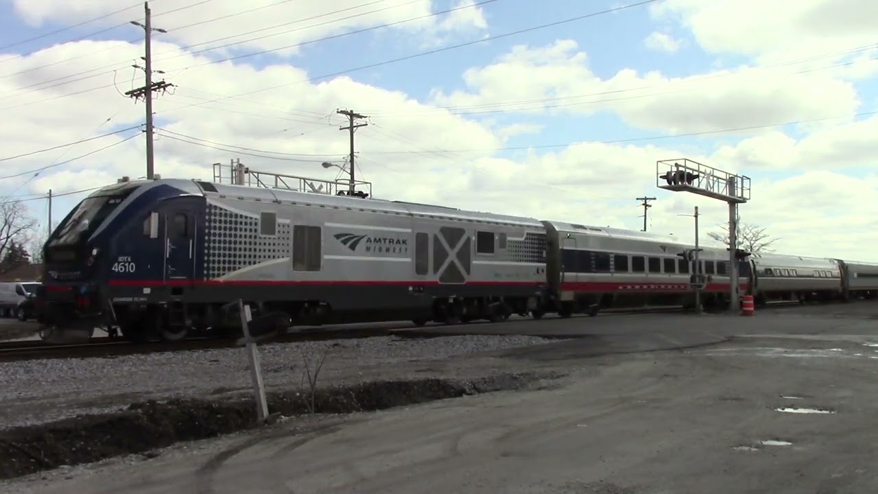 Amtrak Hiawatha with Siemens Venture Car at Sturtevant, WI - YouTube