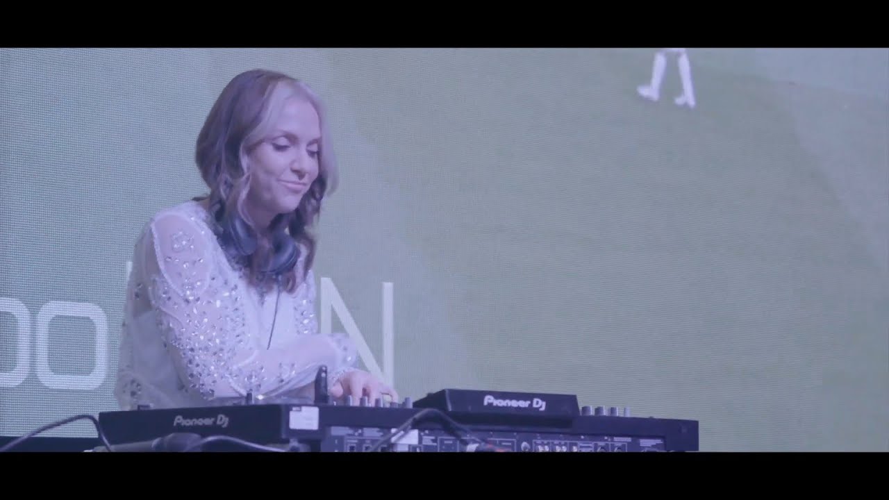 Singer DJ Jodie | Devon - YouTube