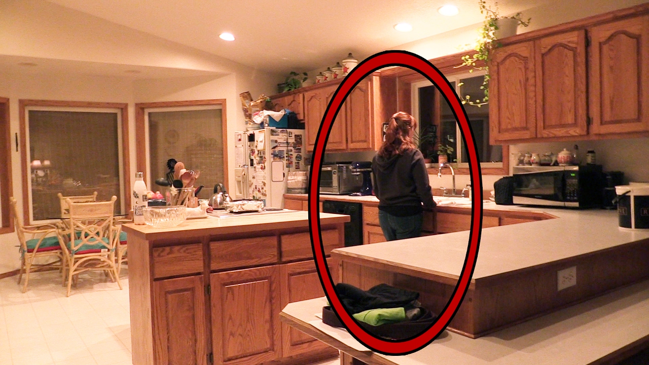 Creepy man at my front door and Mom is acting super weird! - Season 16 ...