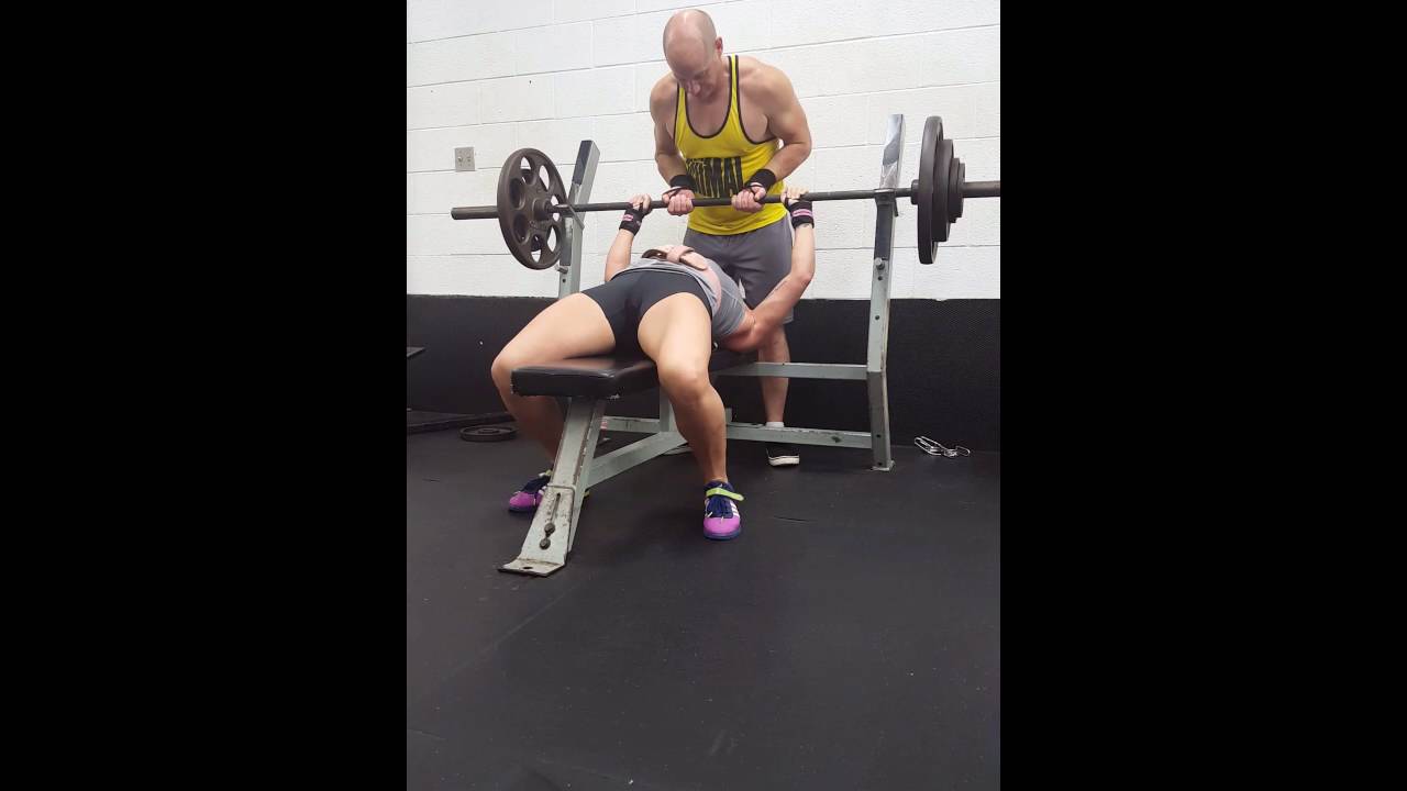4×200# bench press raw at 149#bw - YouTube
