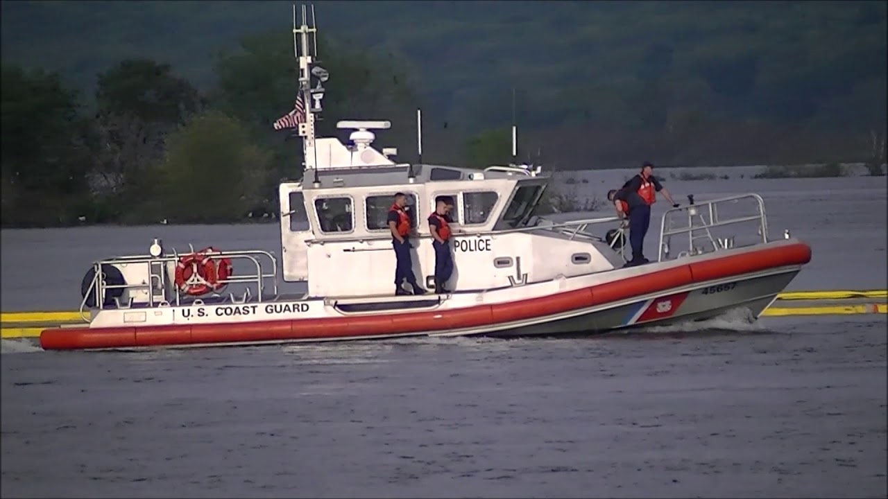 US Coast Guard & Calumet on the St. Mary's River - Freighter Aground ...