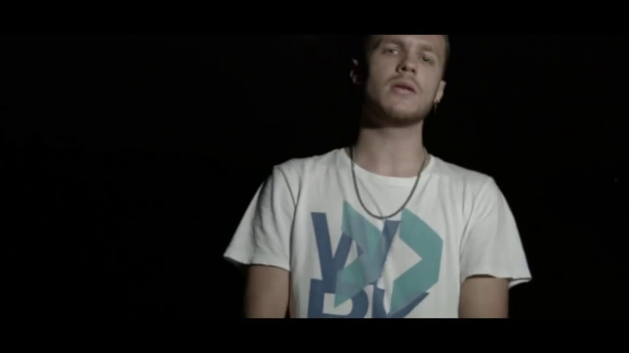 UVE SAD - Aullando A La Luna|Letra - YouTube