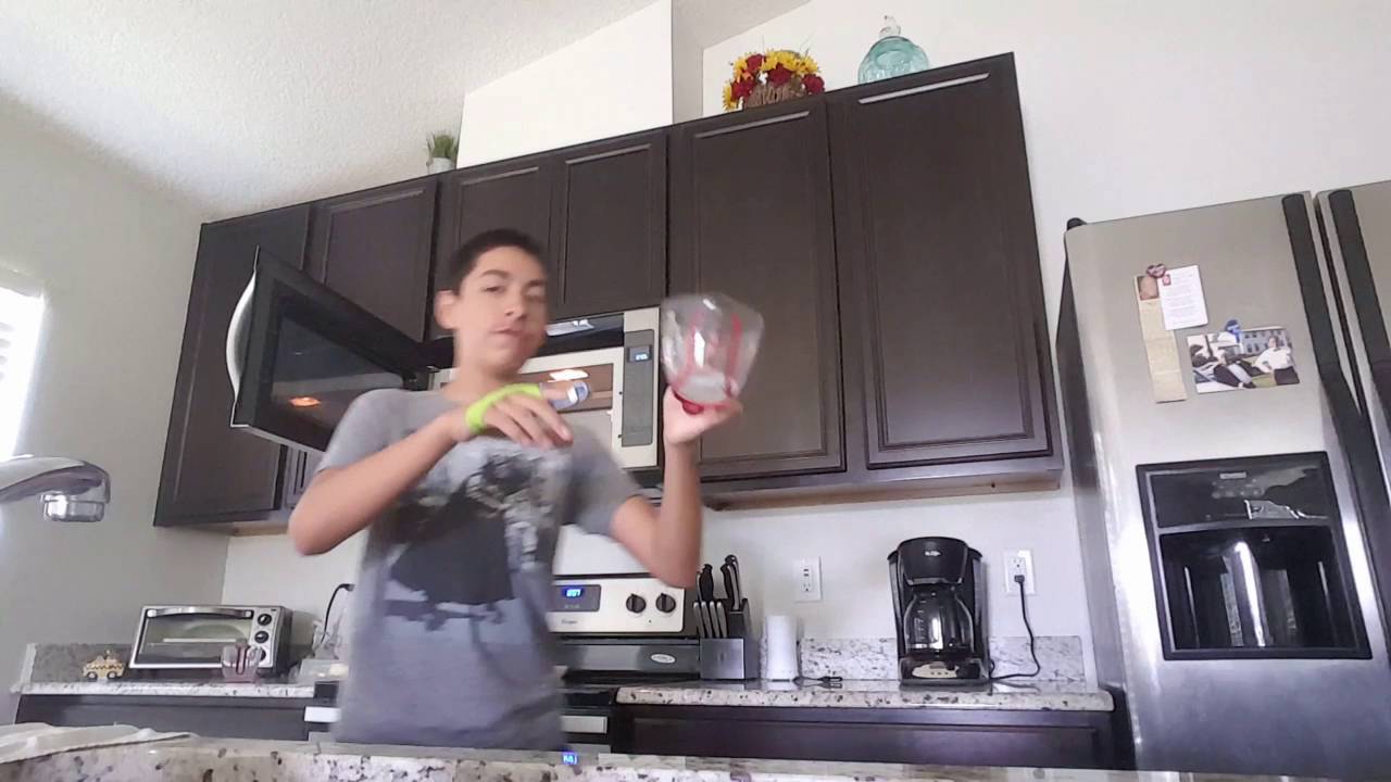 Fake Chef | Cooking with 9 Fingers - YouTube