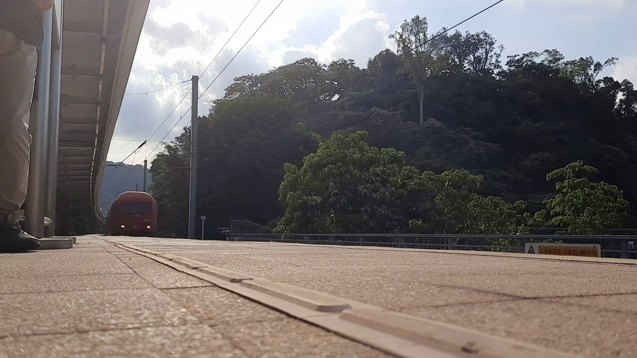 MTR港鐵 ER20+G16柴油機車(8004+56)駛經大埔墟站 - YouTube