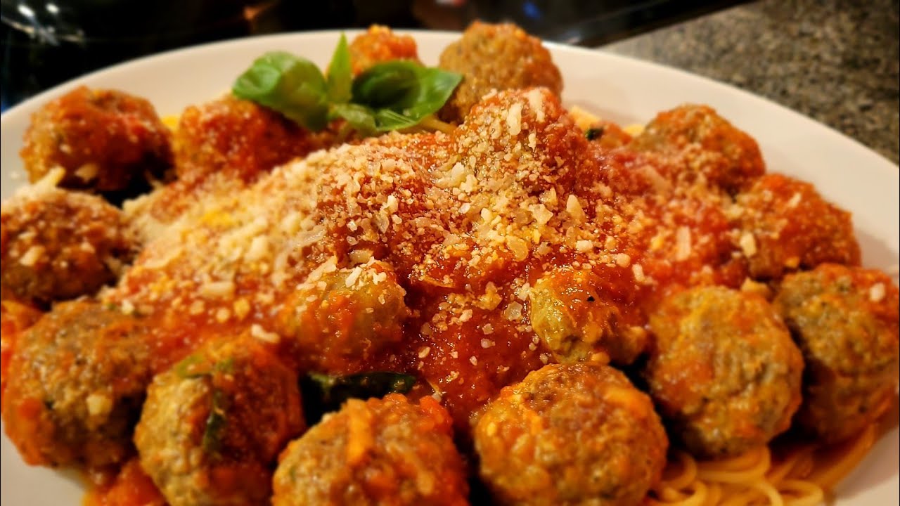SUNDAY SPAGHETTI AND MEATBALLS ️ - YouTube