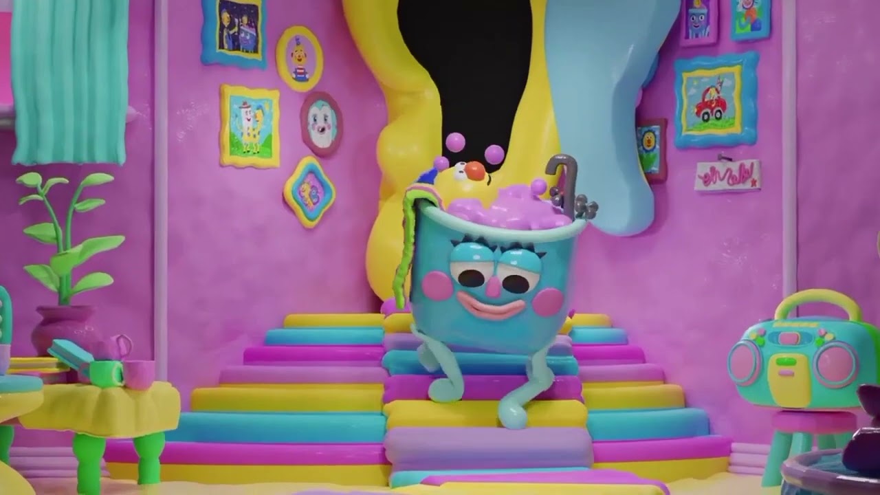 Brain Friends Song - Don't Hug Me I'm Scared - YouTube