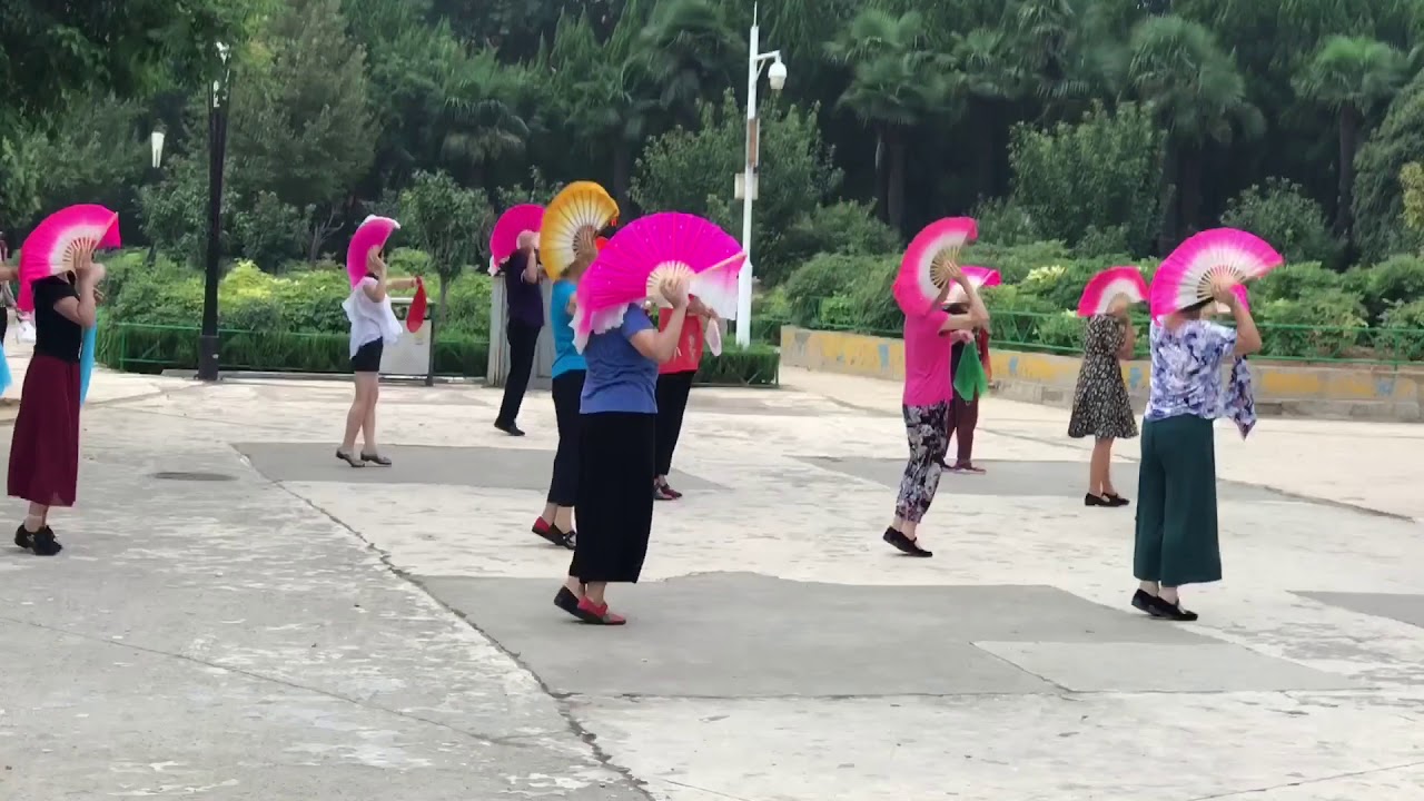 Fan dancing - YouTube