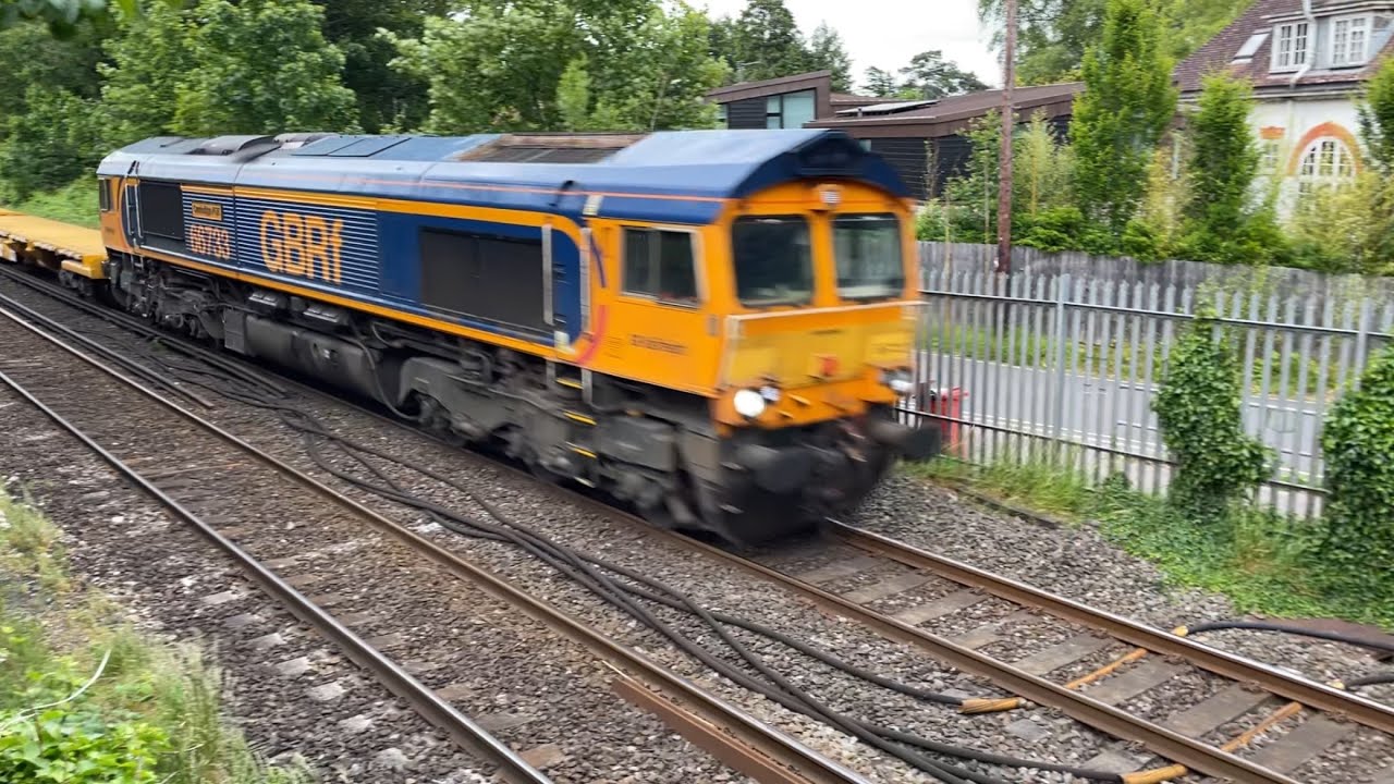Class 66 + 450 Desiro | 66733 + 450071 + 450119 | Crossover | GBRf ...