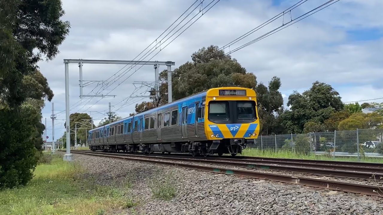 Rare 3 Car Comeng’s on the Williamstown Line! Williamstown-Newport ...