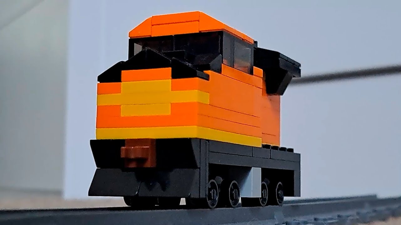 Lego mini GE Dash 9 - 4 stud railway short - YouTube