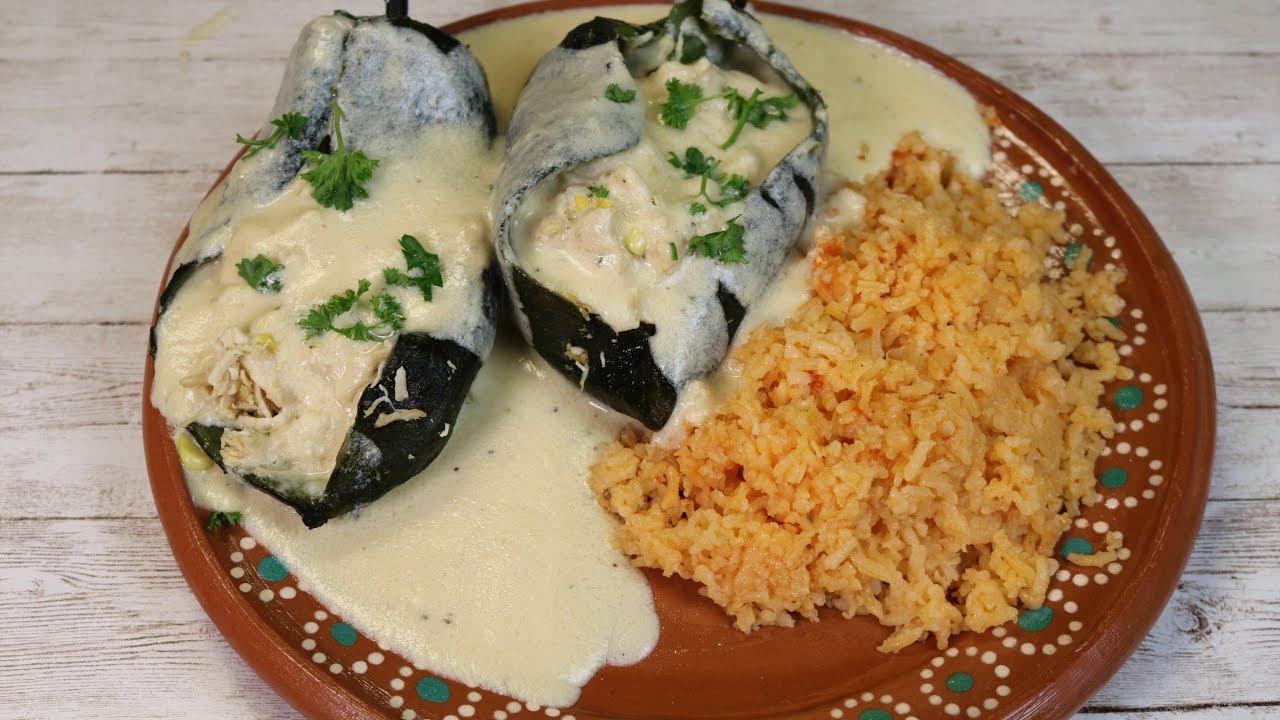 CHILES RELLENOS DE POLLO EN CREMA DE ELOTE - YouTube