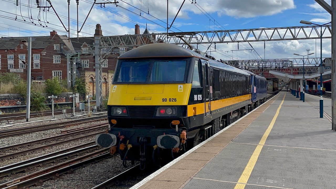 A C2C Class 720 on Test, TPE 68030 paired with Chiltern 68013, a pair ...