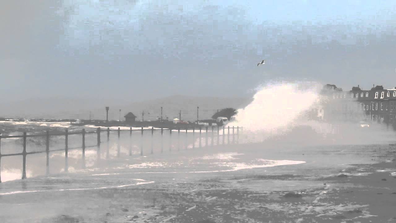 Largs Storm 10/12/14 - YouTube