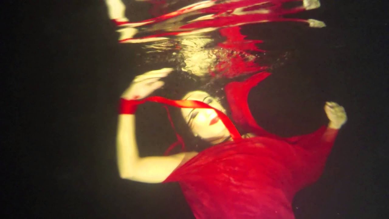 Underwater pool photo session - YouTube
