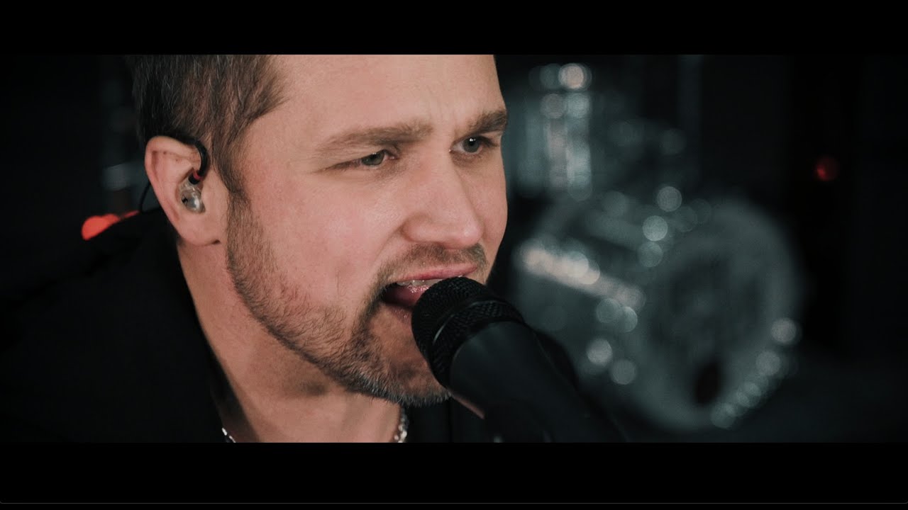 LOSING GRAVITY feat. Timmy Rough - Living in Riddles (Official Video ...