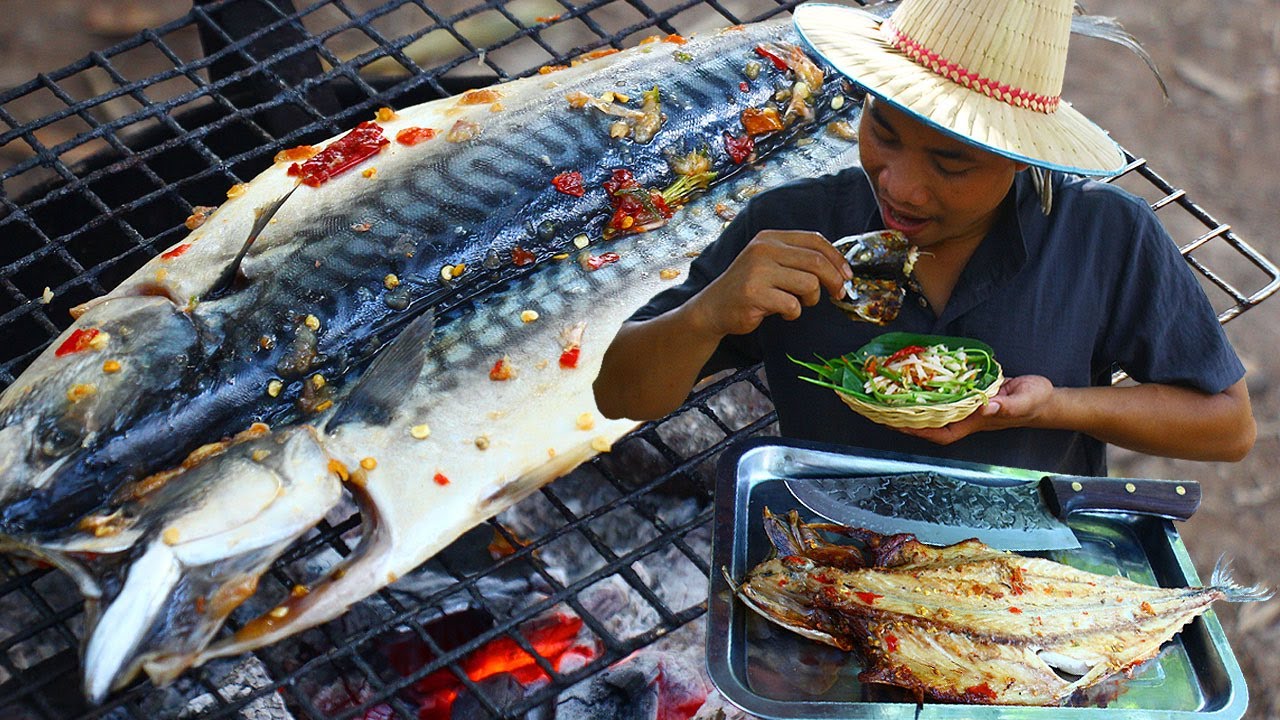 Grilled Tuna Fish Chilli BBQ eating with salad sauce So Delicious ...