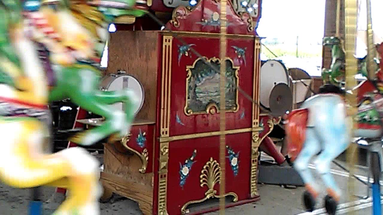 Stricker's Grove Carousel Band Organ Plays "Beer Barrel Polka 2" - YouTube