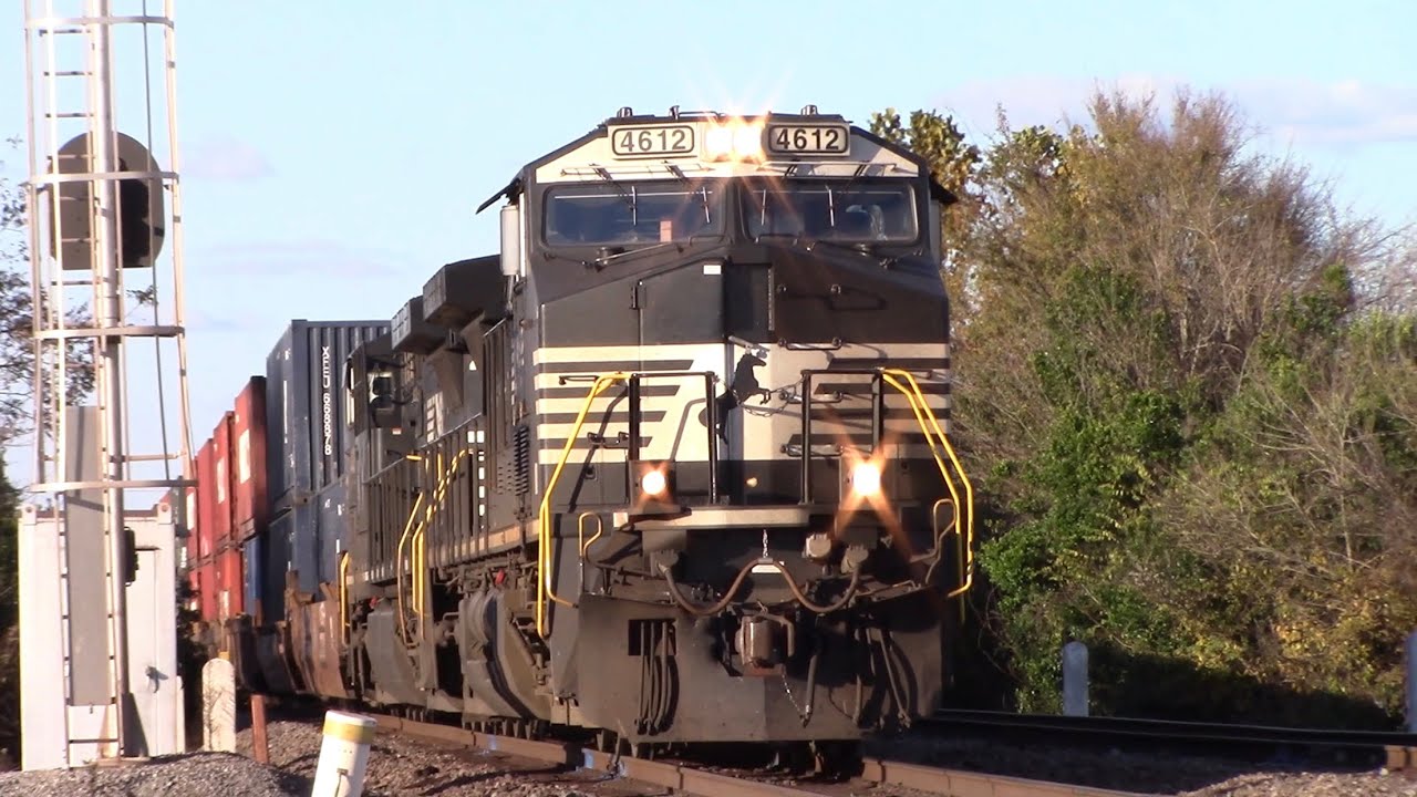 NS 4612 leads a tiny NS 281 through Cordele, GA 11/18/23 - YouTube