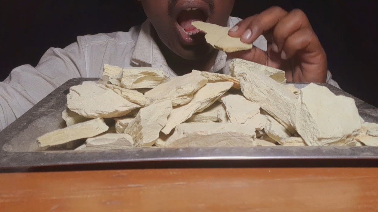 Multani Mitti Eating In Hindi 😀😀😀😀 - YouTube