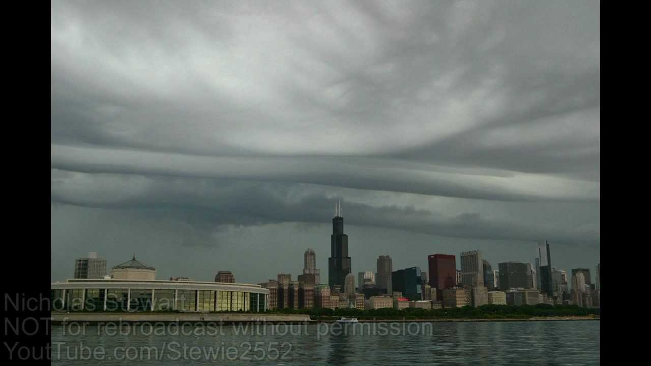 OBSCENE Shelf Cloud Over Chicago Skyline! - YouTube