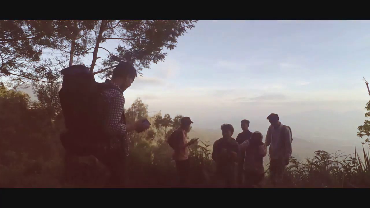 Sunrise di Puncak Gunung Panderman Batu - YouTube