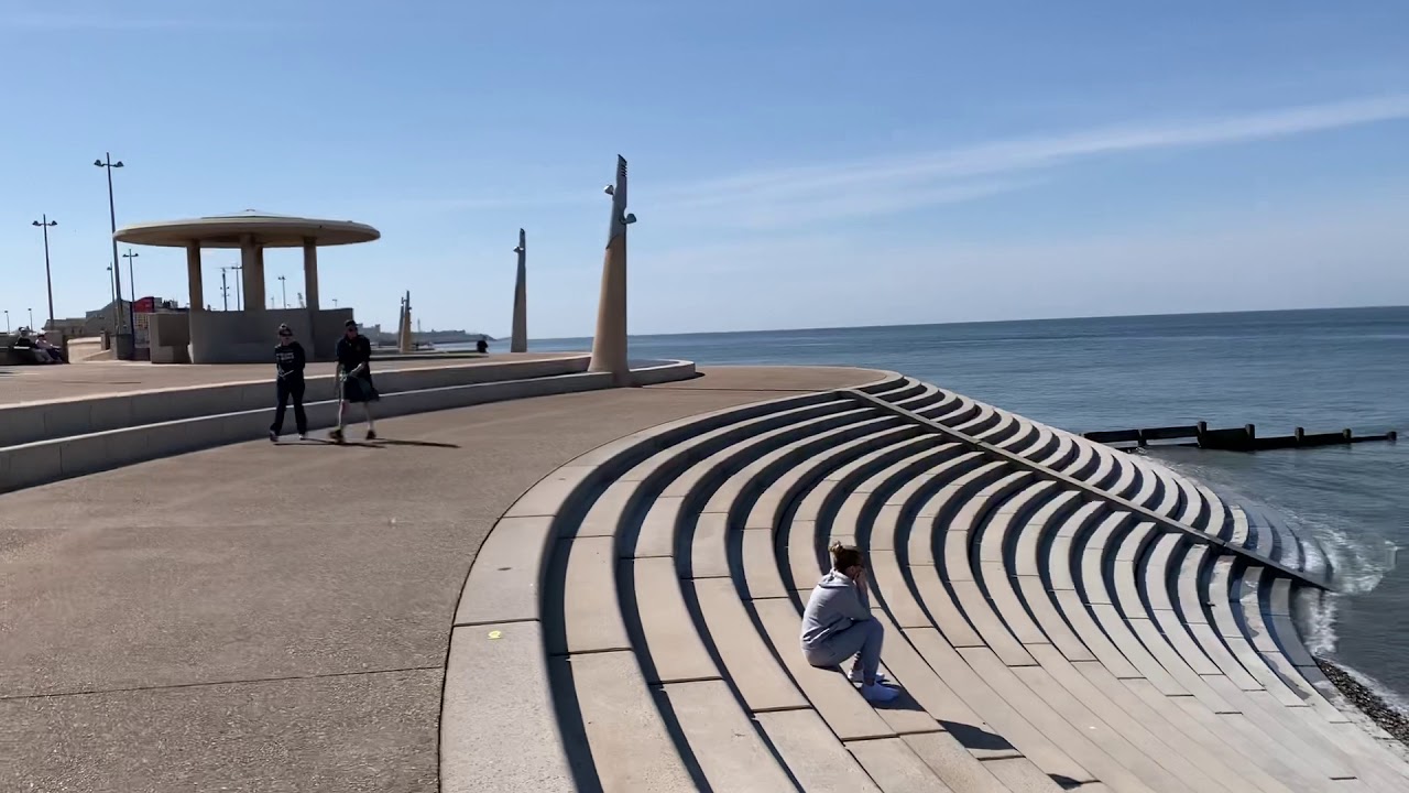 Walk on the Beach - Cleveleys seafront to the Sea Swallow Sculpture ...