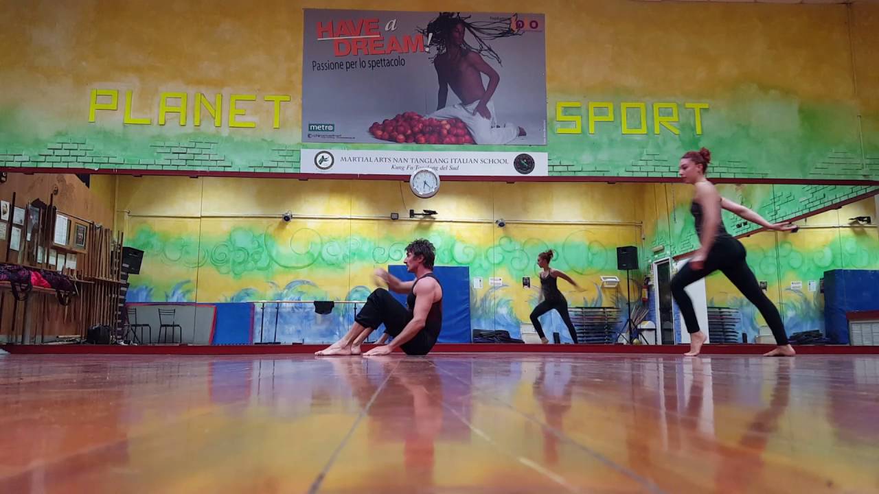Max Cris acrobalance - YouTube
