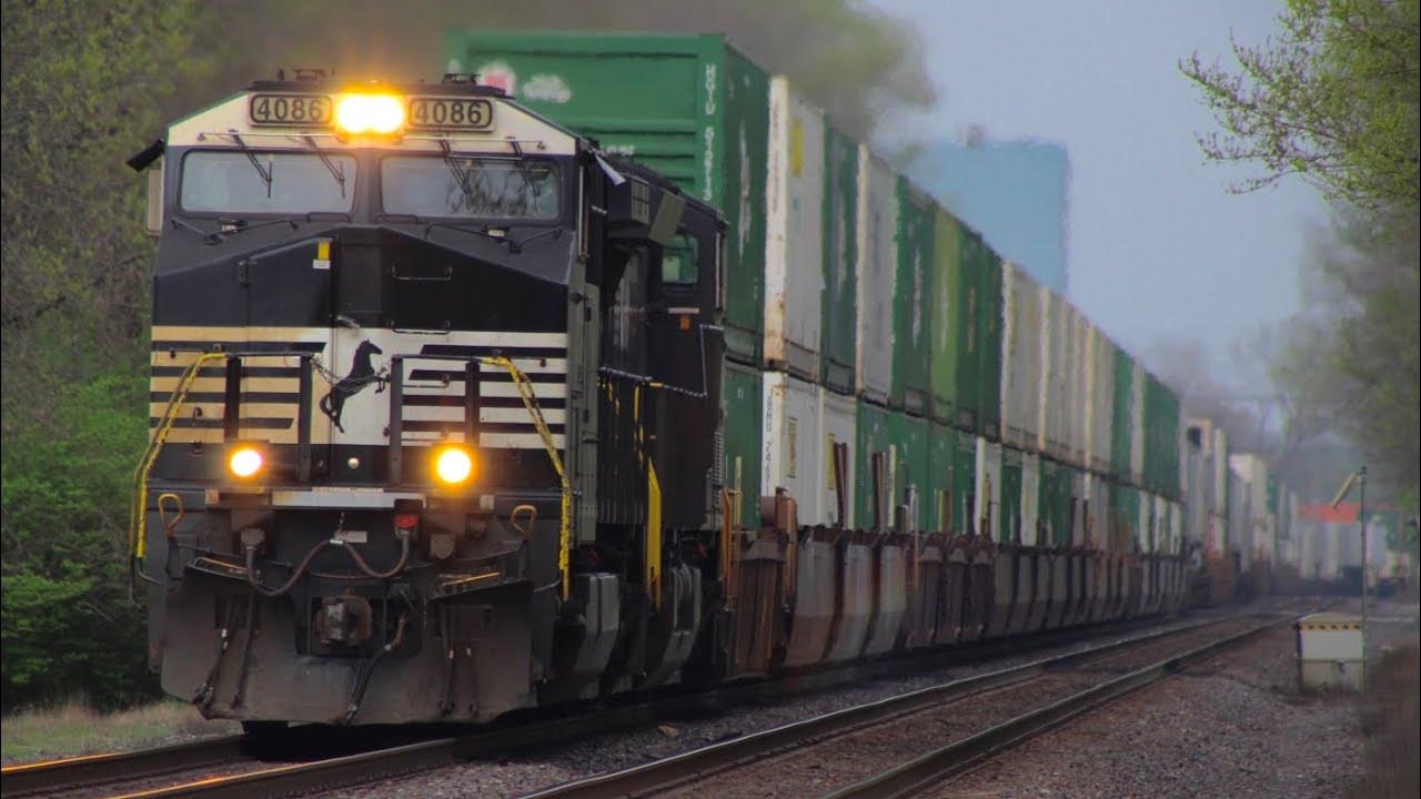 NS 22X HAULS through Byrkit Avenue at MP 431! - YouTube