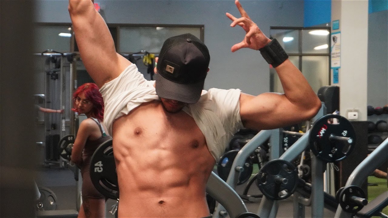 Joe Goldberg Workouts Chest (Spring Bulk Road to 185) - YouTube