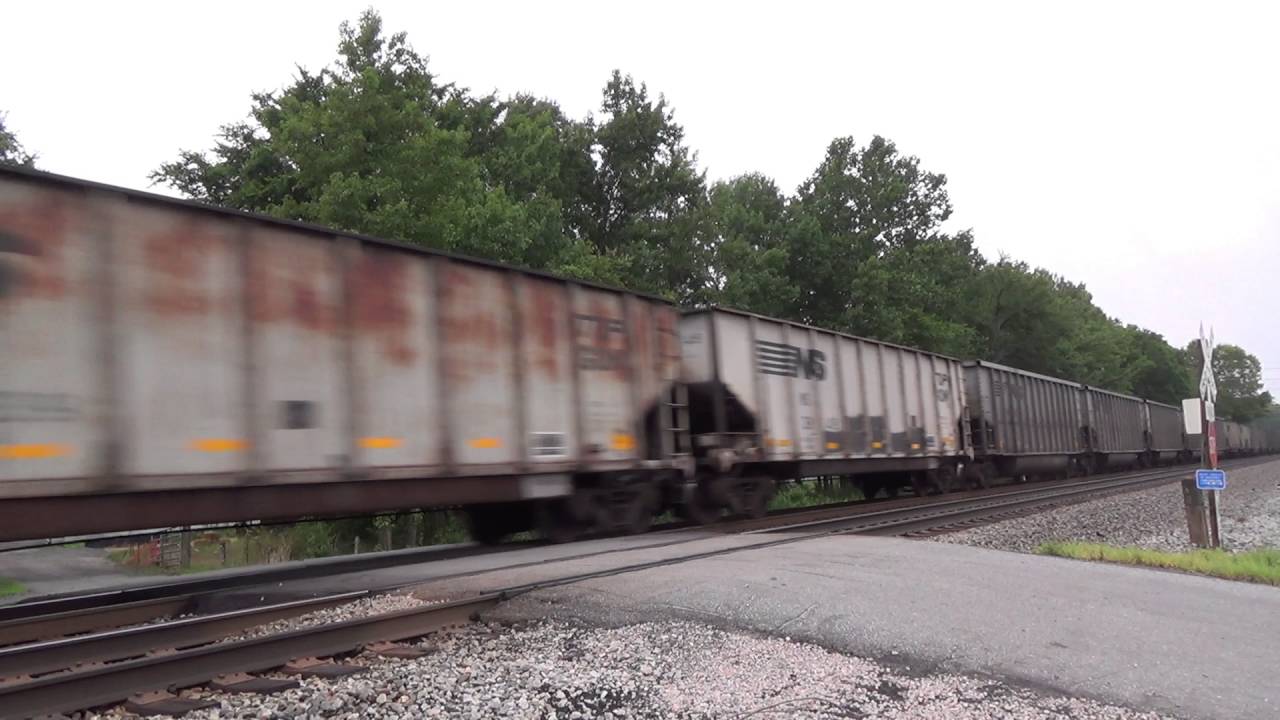 NS 8381 (GE C40-8W) leads NS 823 - YouTube