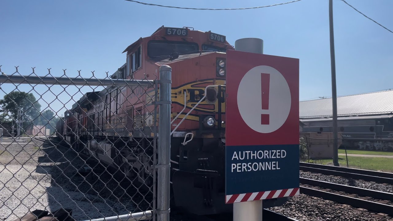 NS 881 passes Elkhart - YouTube