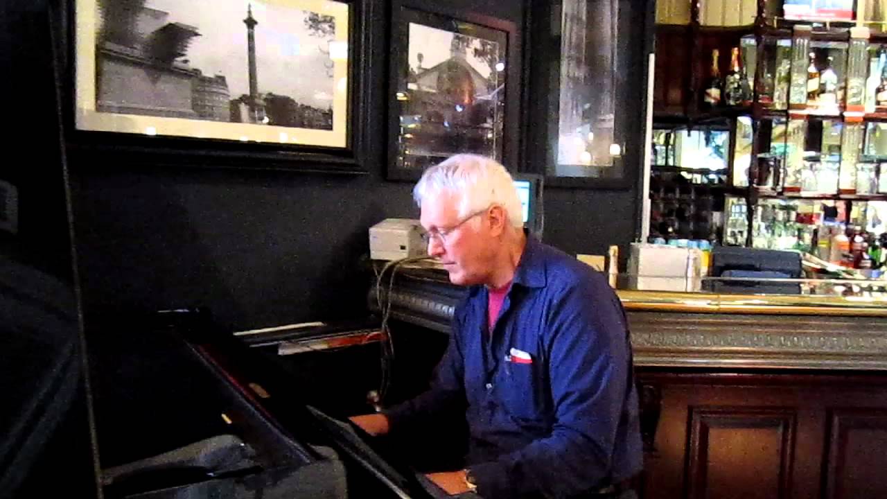 Stephen Merriman at Brown's, London, July 2011 - YouTube