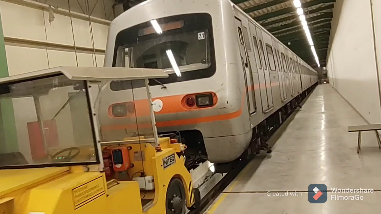 Bottom view of a train Athens Metro🚊🧐👍(Παρουσίαση κάτω όψης ενός τρένου ...