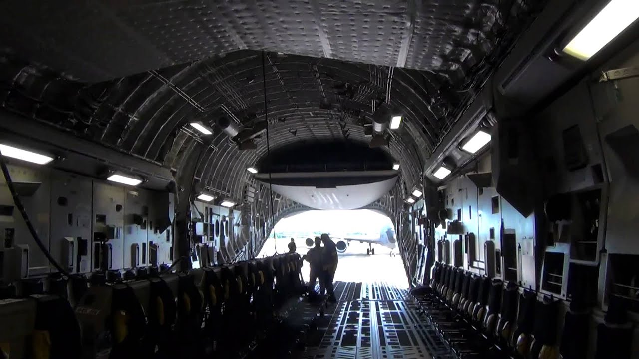 Inside A Boeing C-17 Globemaster III - YouTube