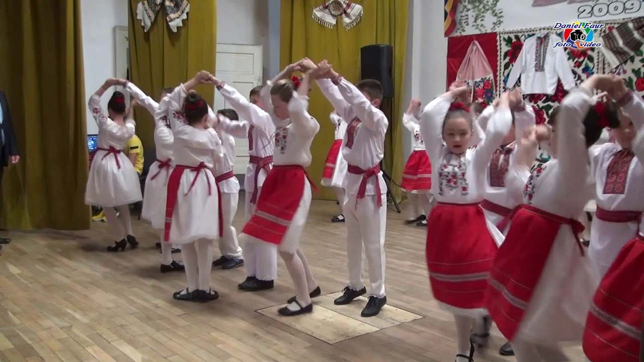 Formatia Casei de Cultura Macea - Joc de pe Valea Muresului - YouTube