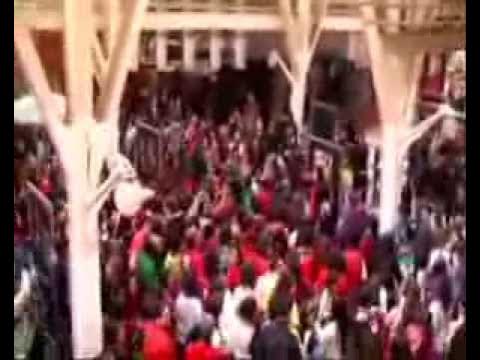 Flash Mob Chile Waka Waka - YouTube