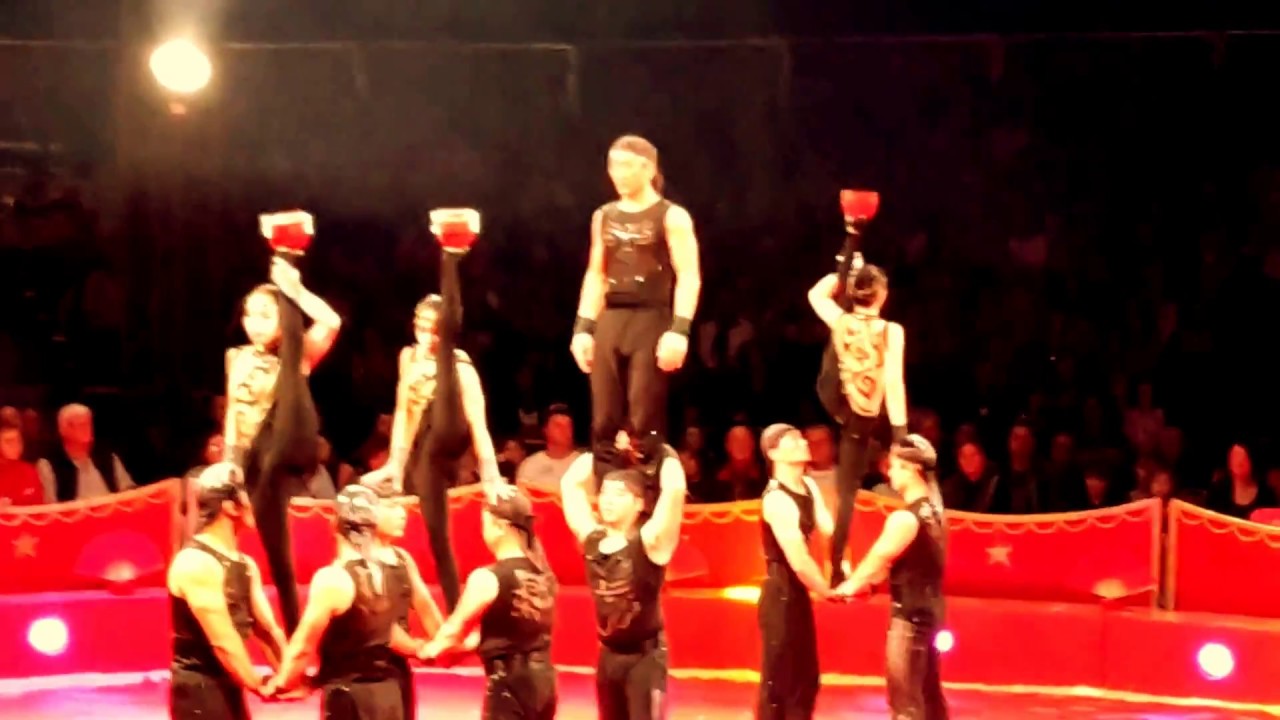 Grandiose Akrobatik Nummer "Pagoda of Bowls" - YouTube