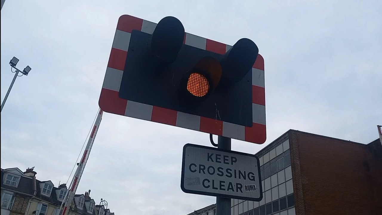 Paignton north level crossing - YouTube