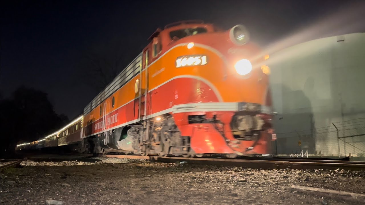Southern Pacific 6051 leading the Polar Express back to old sac - YouTube