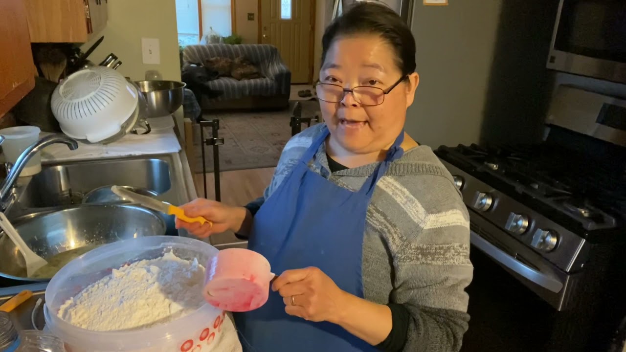 Hmong dessert. Zucchini banana mix cake/ci cake qai taub - YouTube