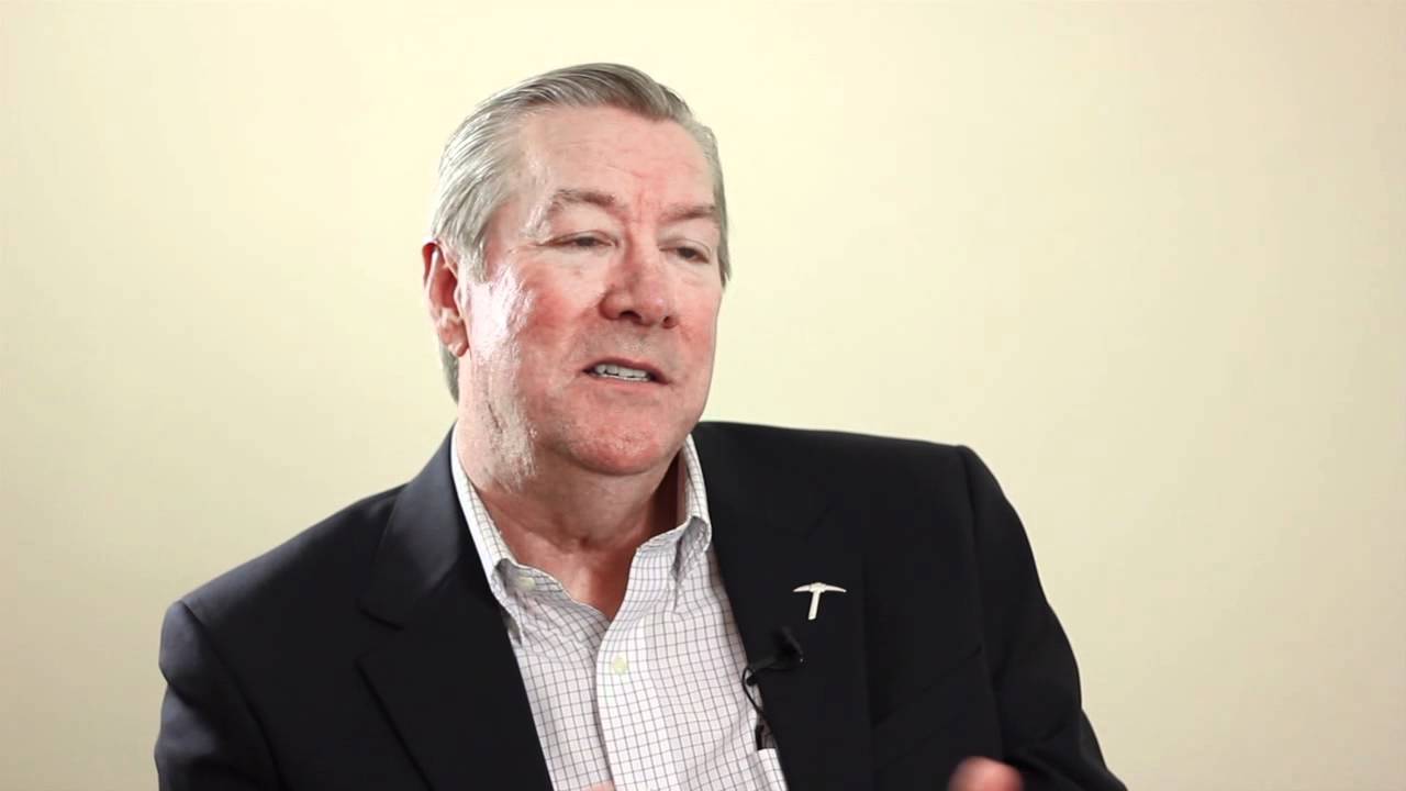 Halliburton CEO visits UTEP - YouTube
