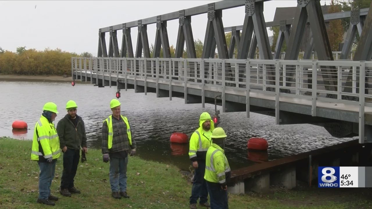 Irondequoit Bay Outlet Bridge swings open after delay - YouTube