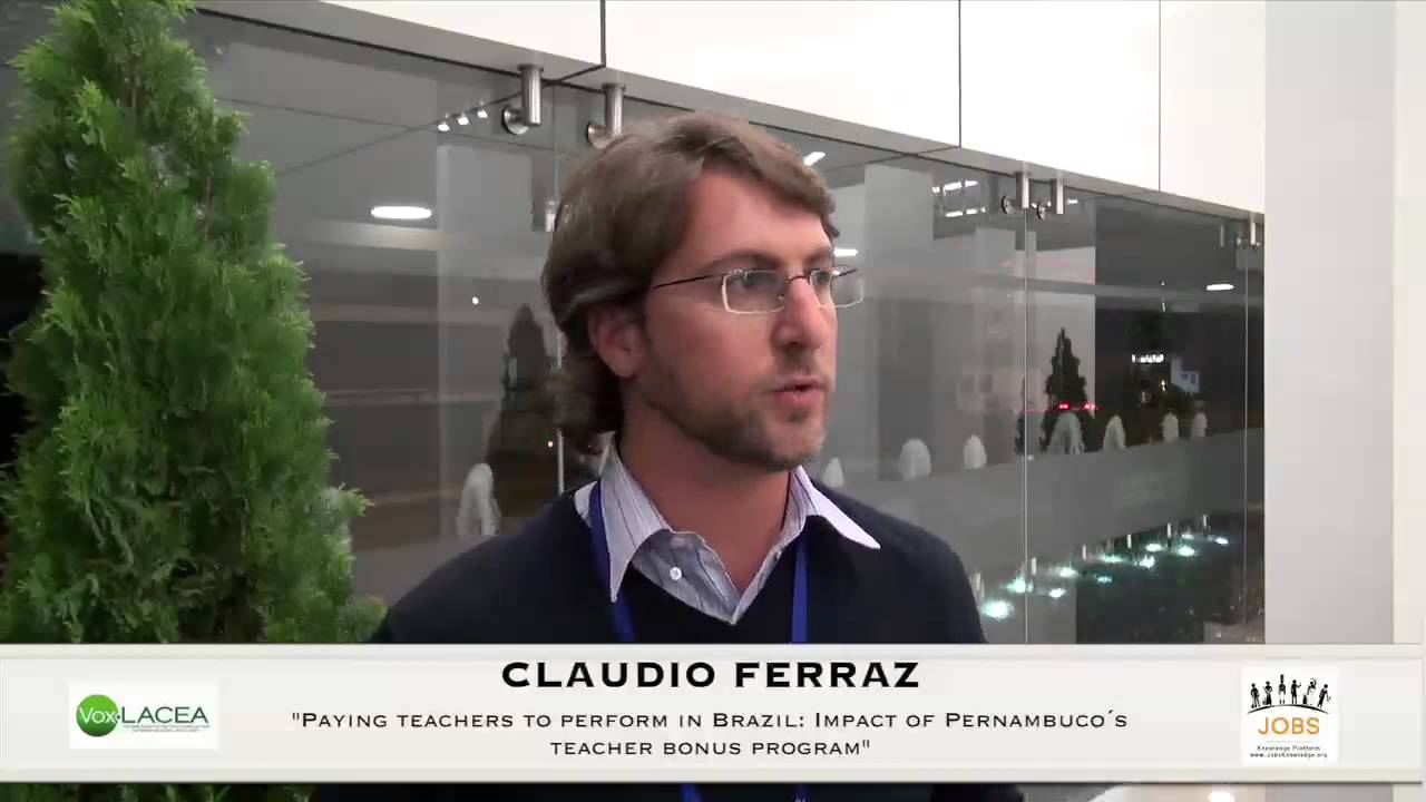 Claudio Ferraz: "Paying teachers to perform in Brazil" - YouTube