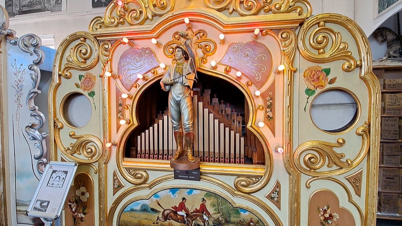 46 keyless Bruder fairground organ - Amersham, Nov. 2025 - YouTube