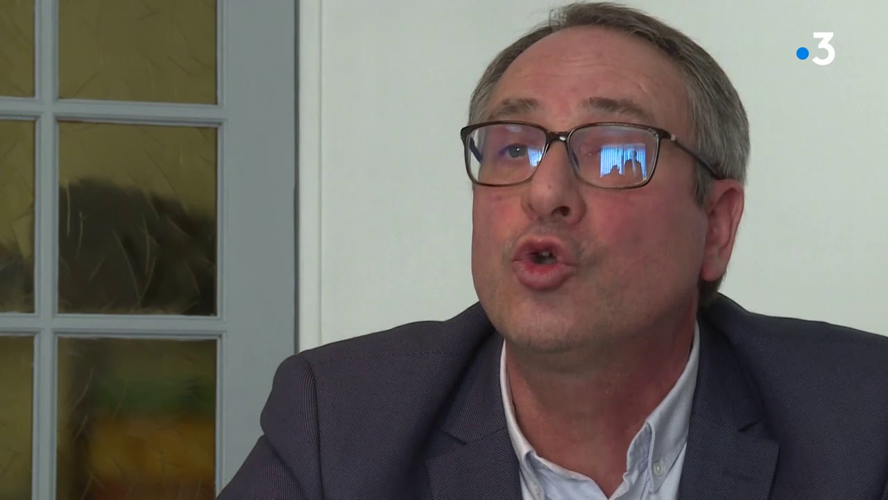 Jean Auclair mis en examen - YouTube